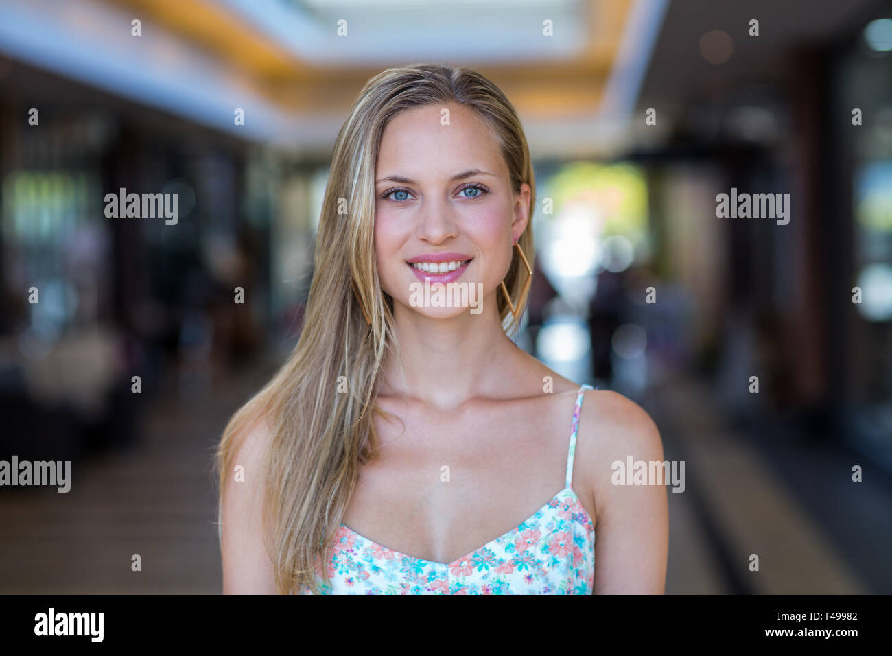Portrait of smiling woman Stock Photo - Alamy