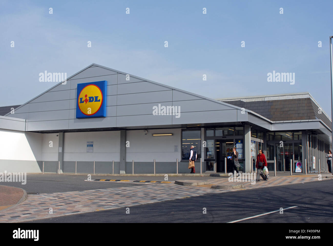 London, UK, 14 March 2014, Lidl sign Stock Photo - Alamy