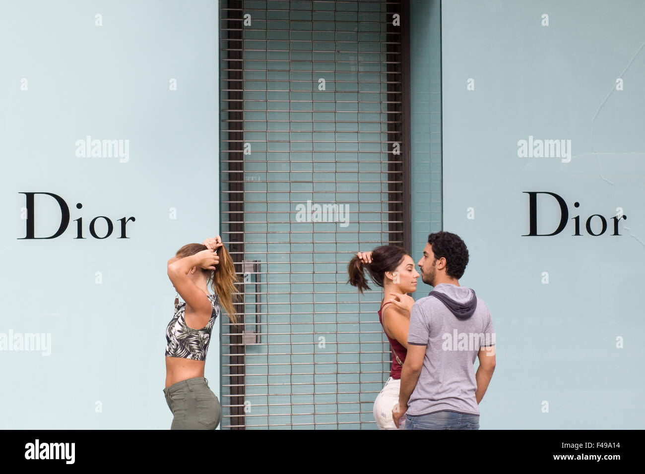 Dior shop front hi-res stock photography and images - Alamy