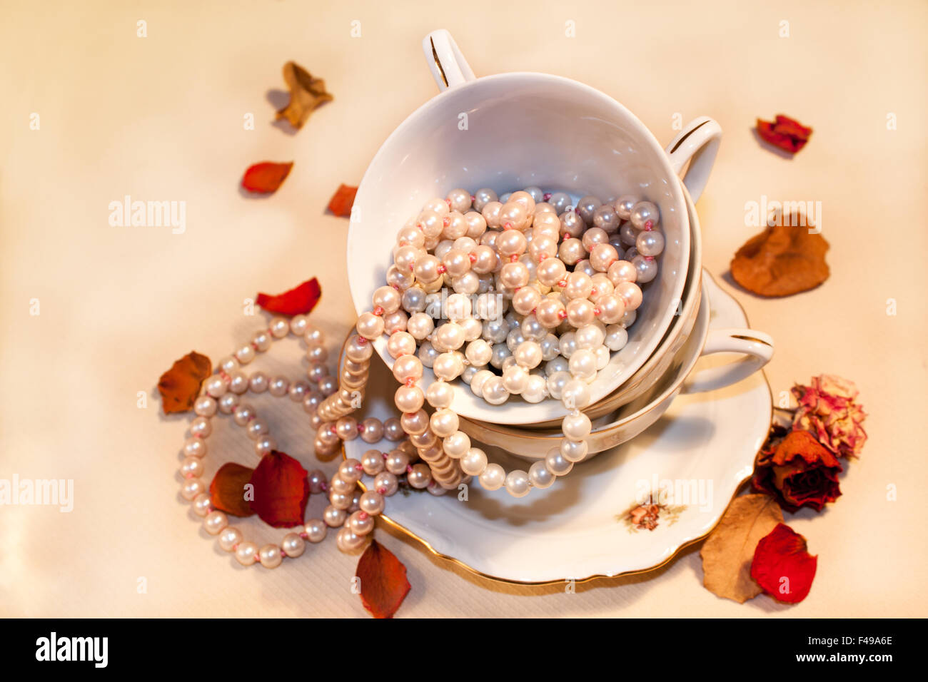 Tea with flowers pearls hi-res stock photography and images - Alamy