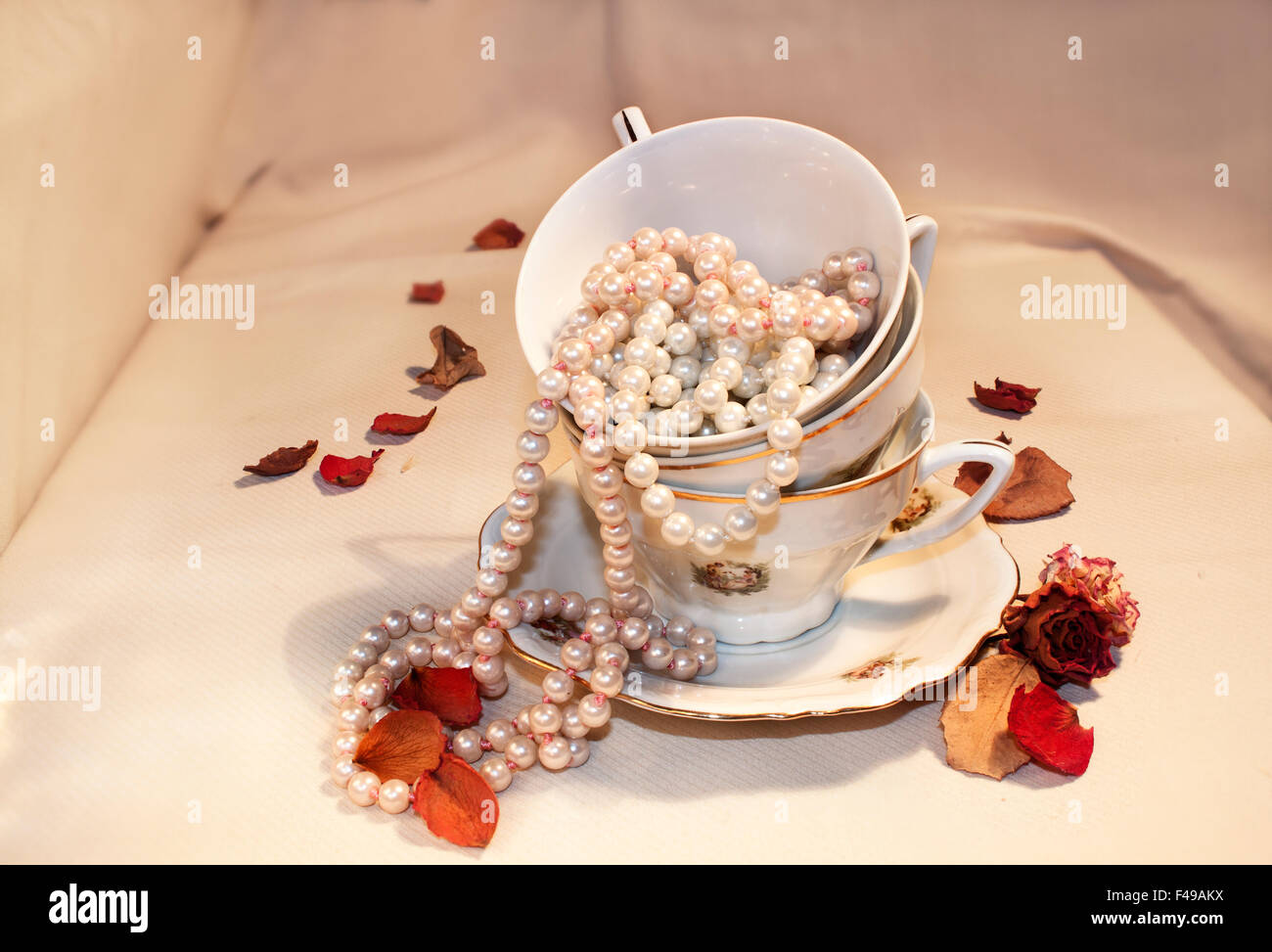 Tea with flowers pearls hi-res stock photography and images - Alamy
