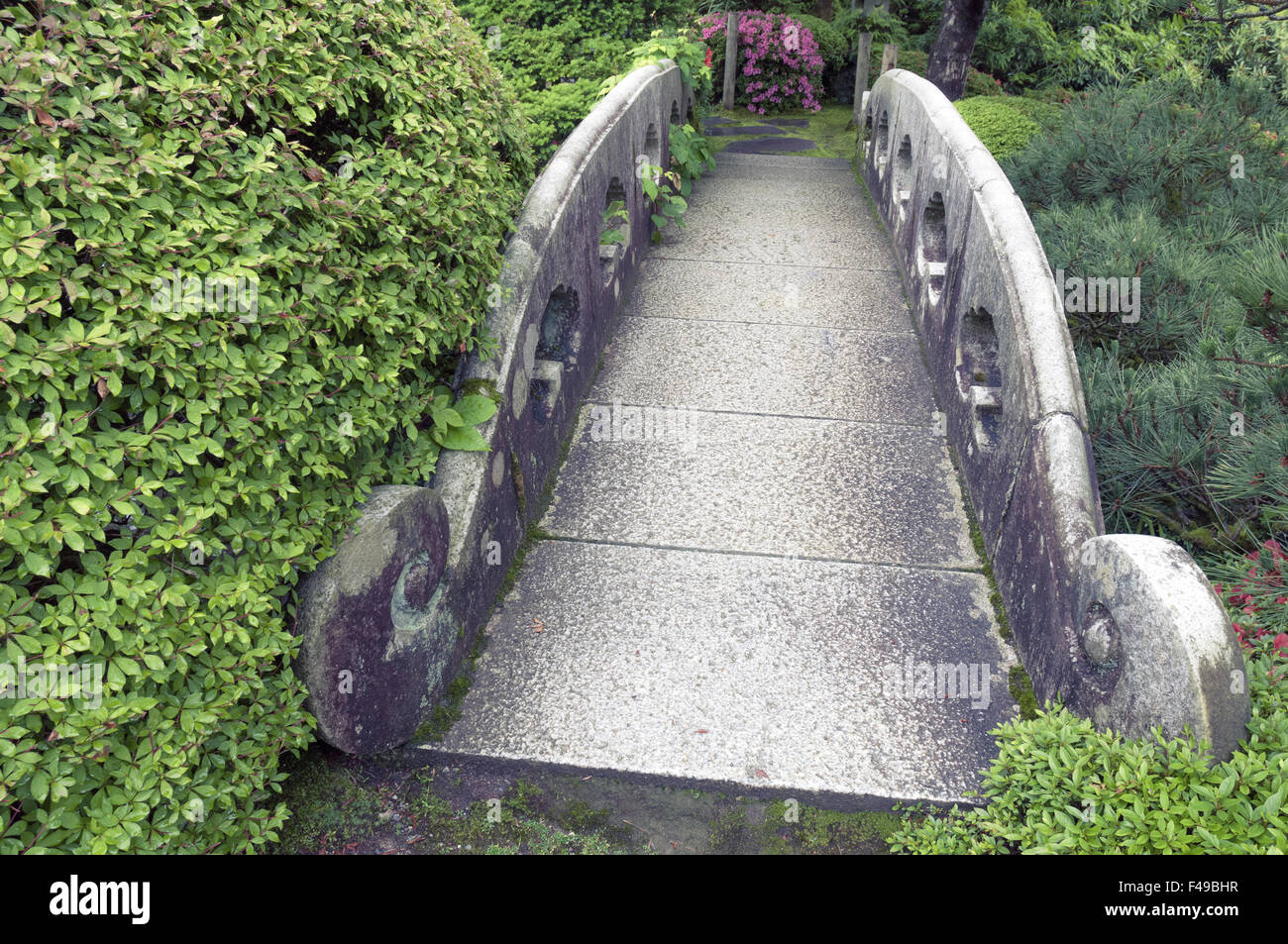Japanese stone arch hi-res stock photography and images - Alamy