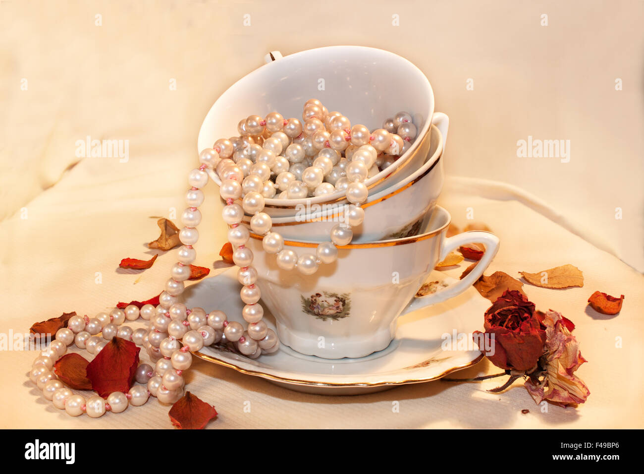 Tea with flowers pearls hi-res stock photography and images - Alamy
