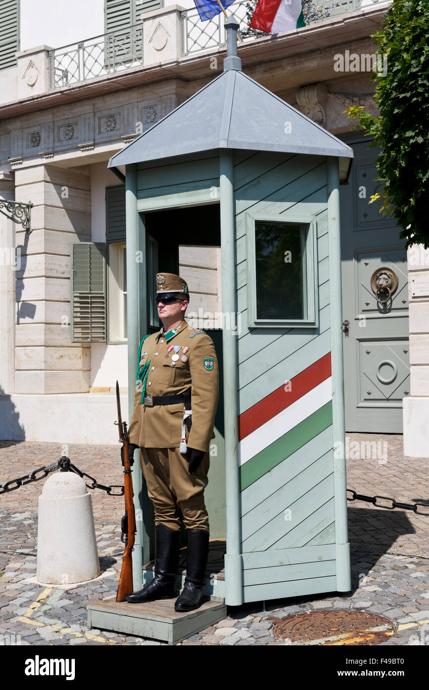 Security Guards on duty outside the President residence on Castle Hill ...