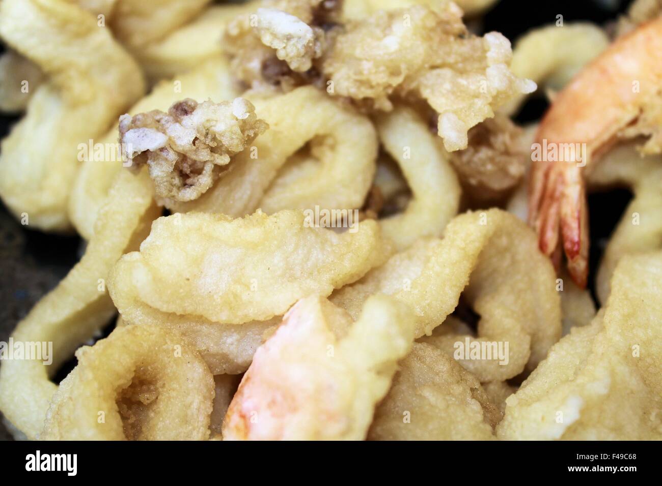 mixture of fried fish with rings of squid and shrimp Stock Photo - Alamy