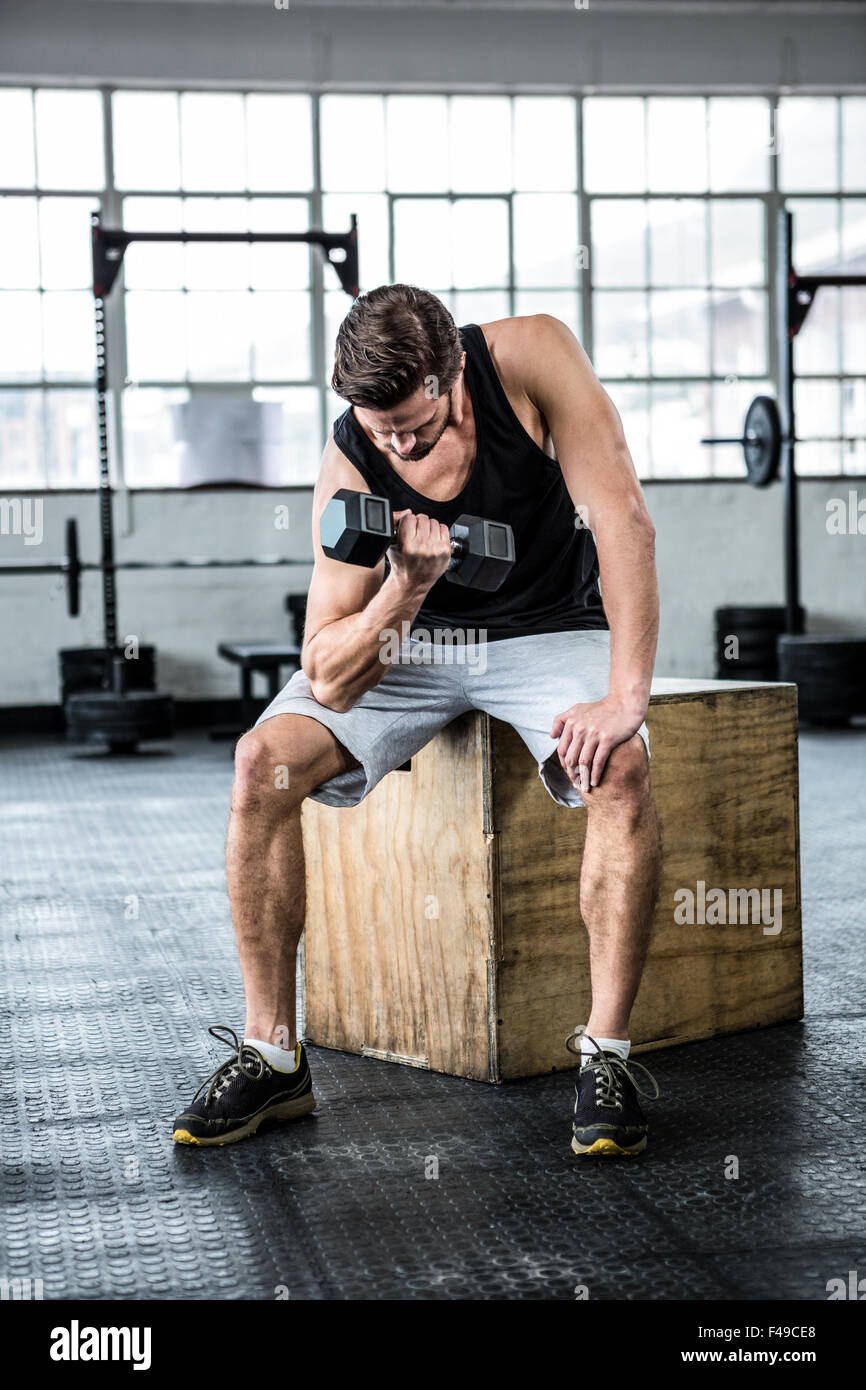 Man lifting heavy box hi-res stock photography and images - Alamy