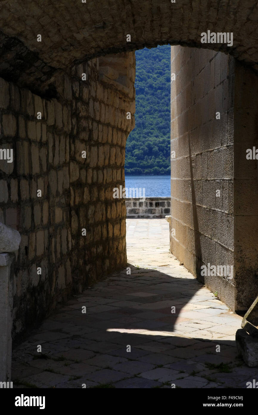 Narrow pass hi-res stock photography and images - Alamy