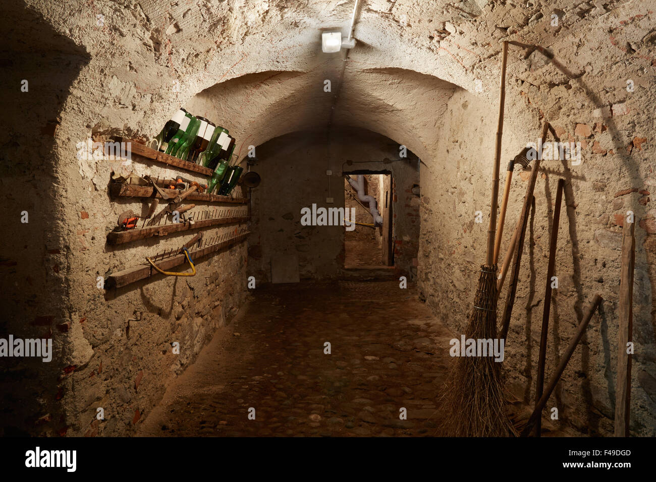 Vintage basement hi-res stock photography and images - Alamy