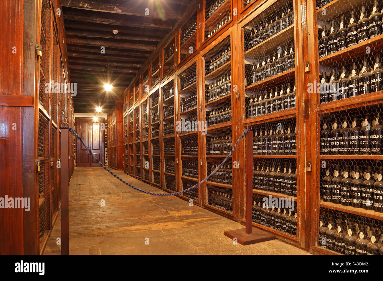 Rows of shelves hi-res stock photography and images - Alamy