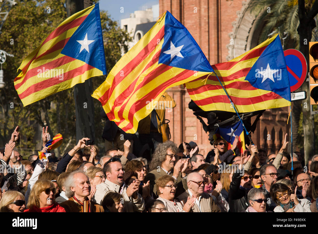 Pro-independence supporters in Barcelona, Catalonia, Spain Stock Photo ...