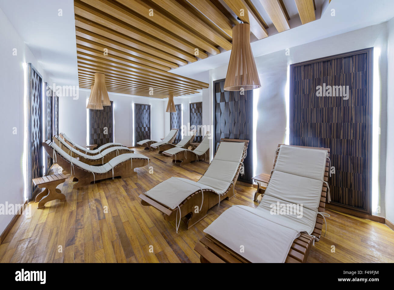 Spa massage beds luxury hotel hi-res stock photography and images - Alamy