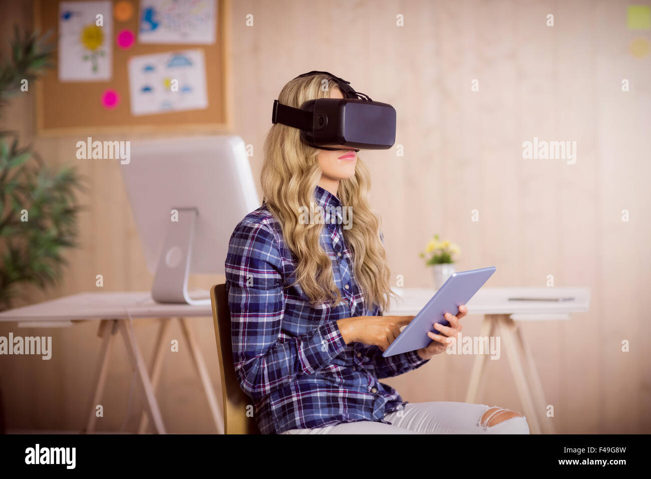 Oculus rift woman hi-res stock photography and images - Alamy