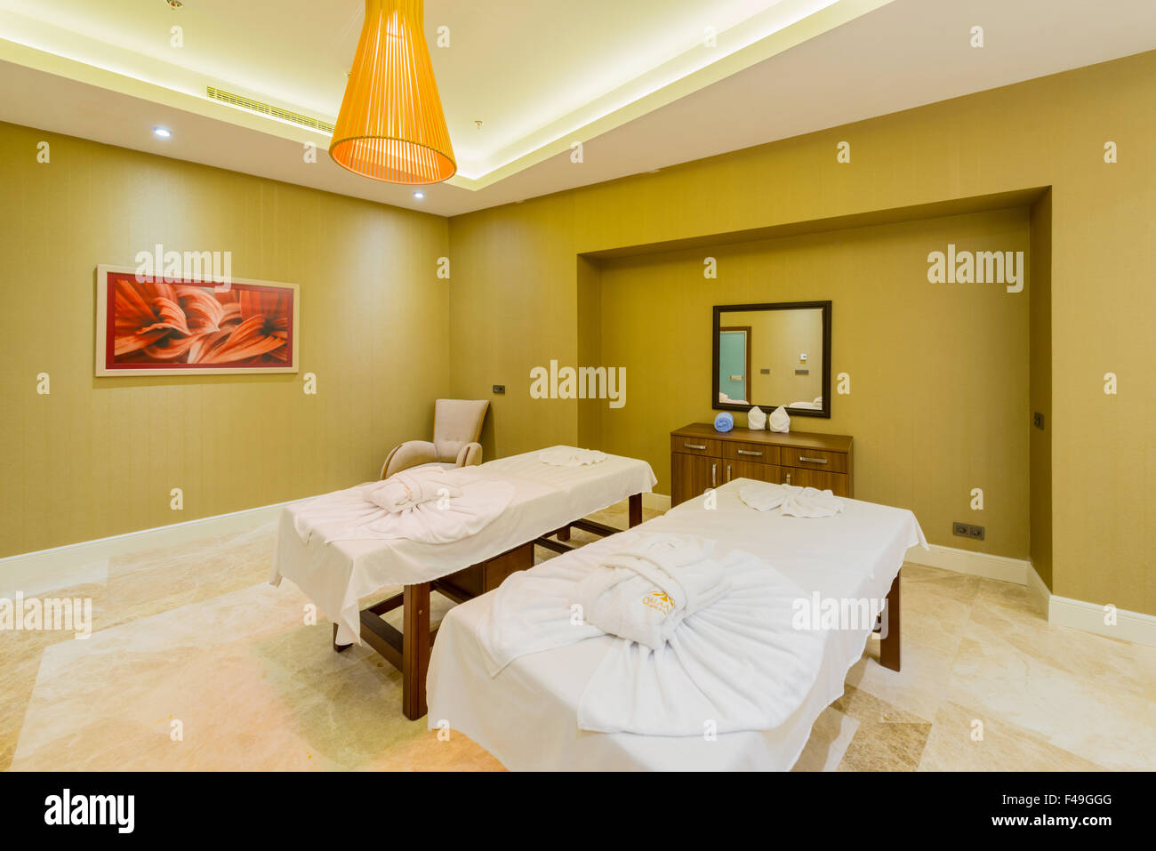 Spa massage beds luxury hotel hi-res stock photography and images - Alamy