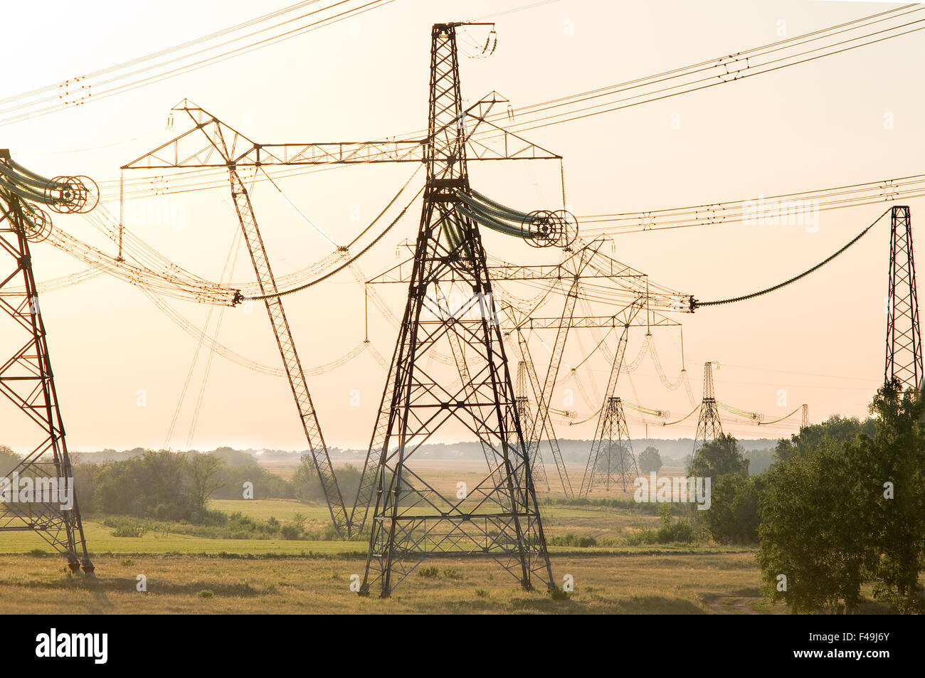 Pillar wire hi-res stock photography and images - Alamy