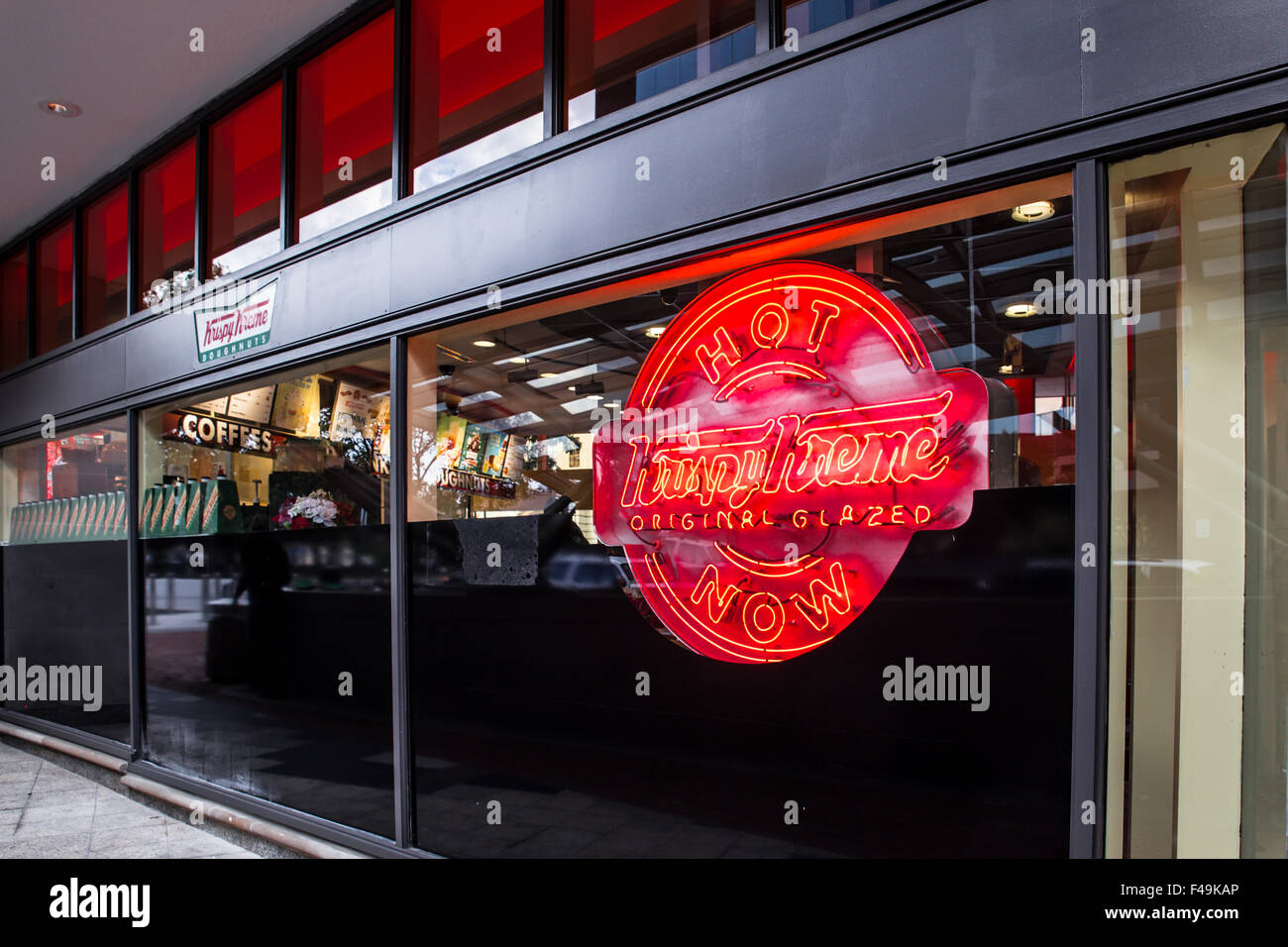 Donut shop storefront hi-res stock photography and images - Alamy
