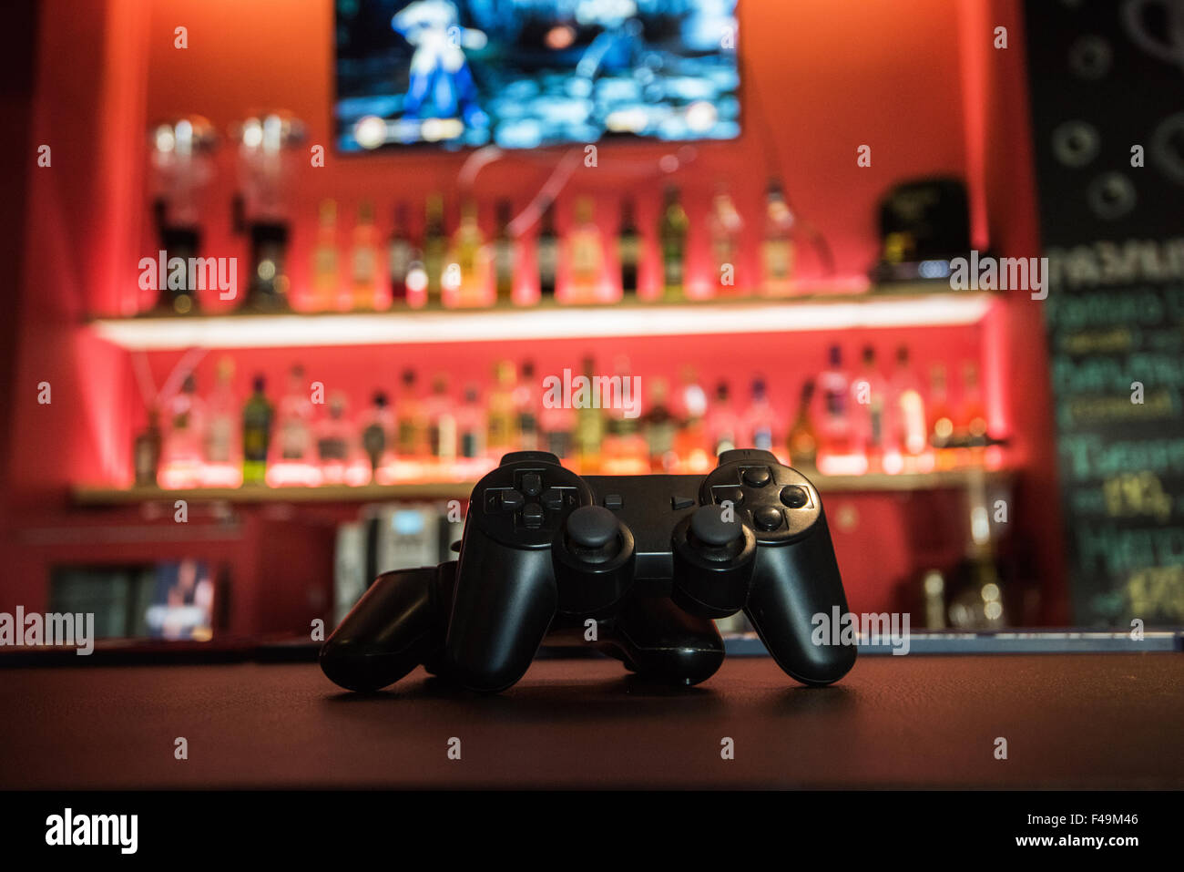 Video games bar hi-res stock photography and images - Alamy