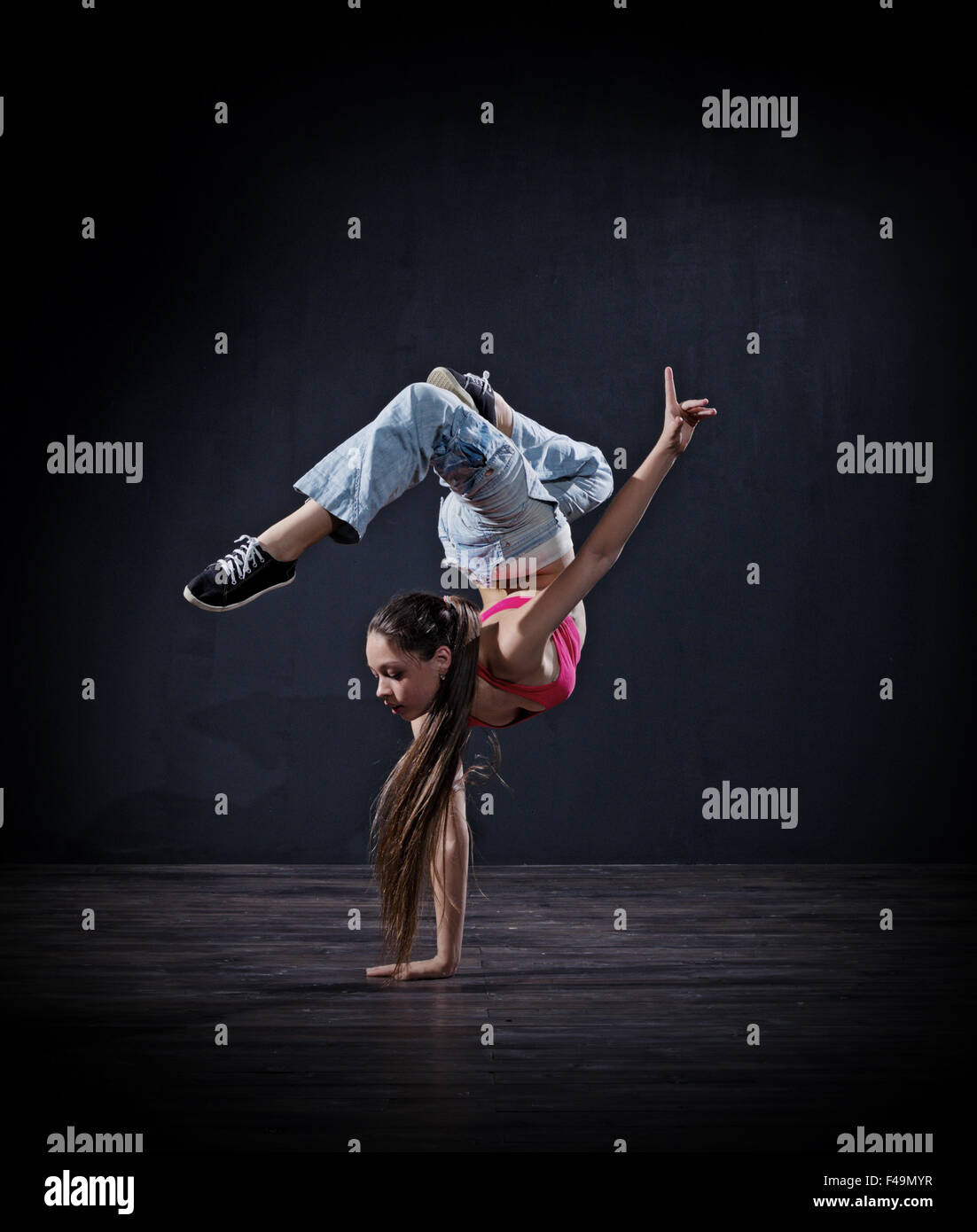 Dance performanc hi-res stock photography and images - Alamy