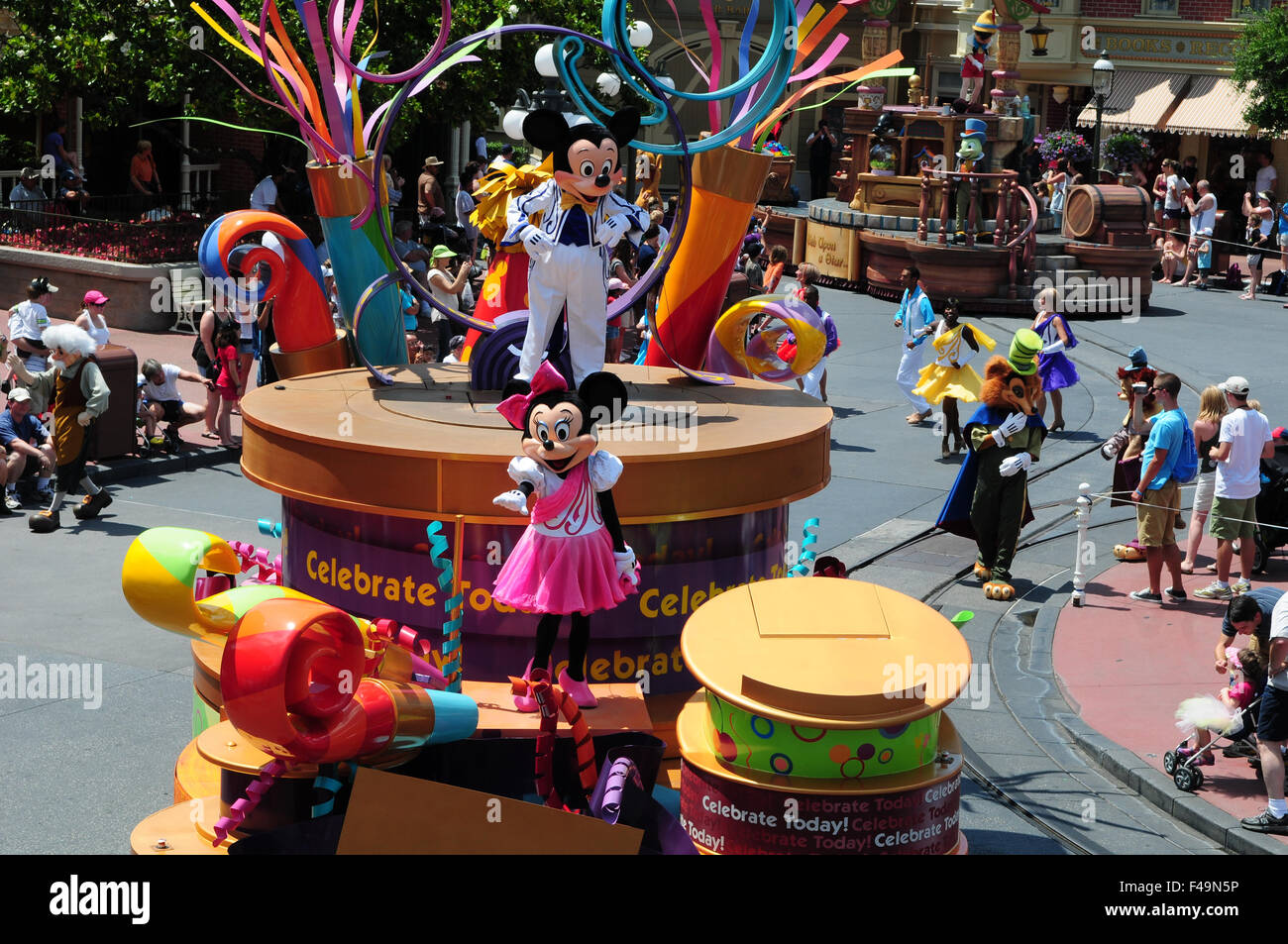 Mickey and Minnie Mouse "A Dream Come True" parade at Disney's Magic ...