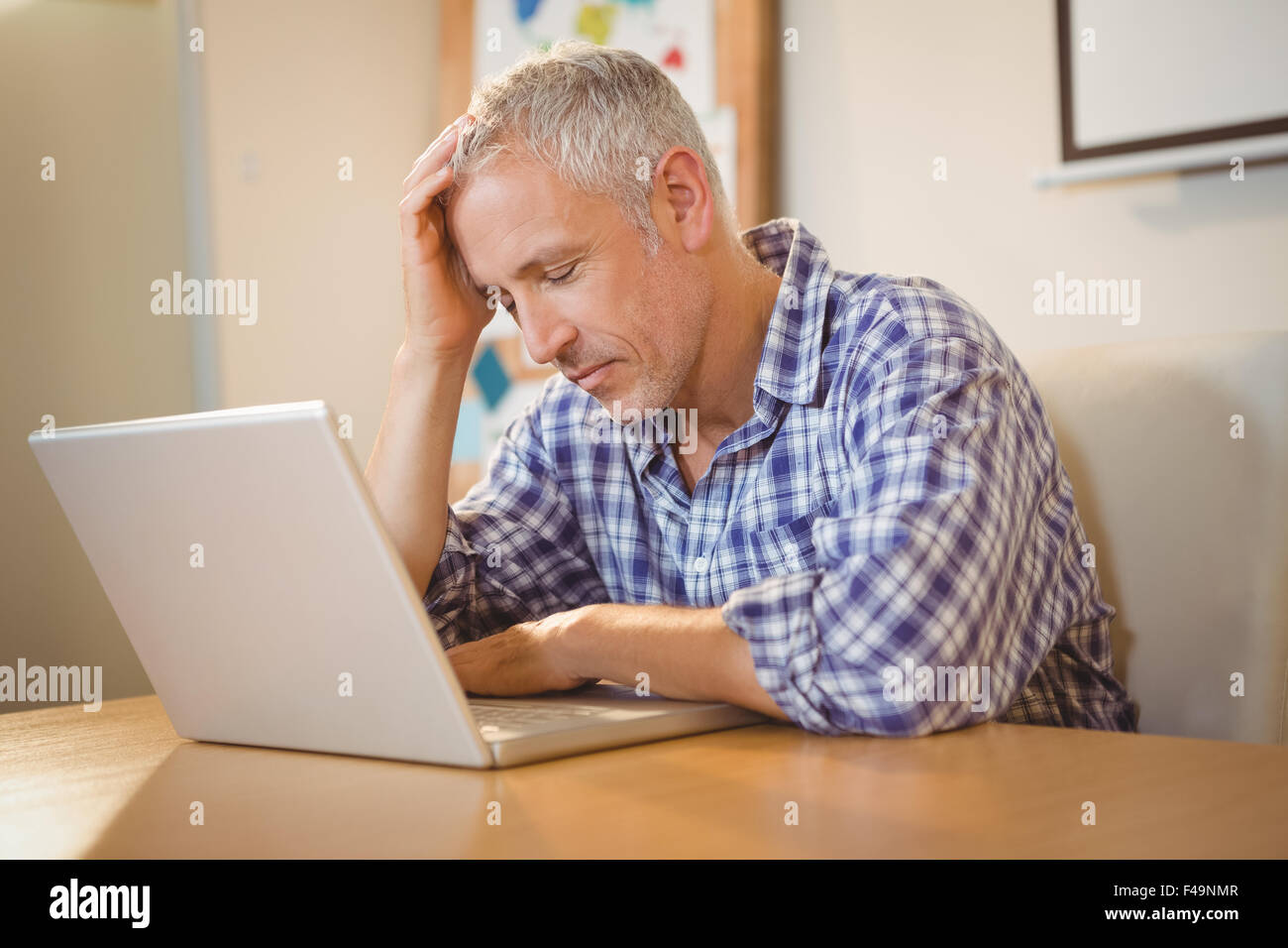 Stress office desk hi-res stock photography and images - Alamy