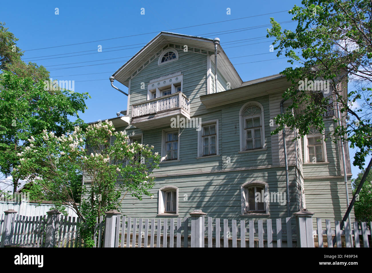 Russian carved frames of wooden houses Stock Photo - Alamy