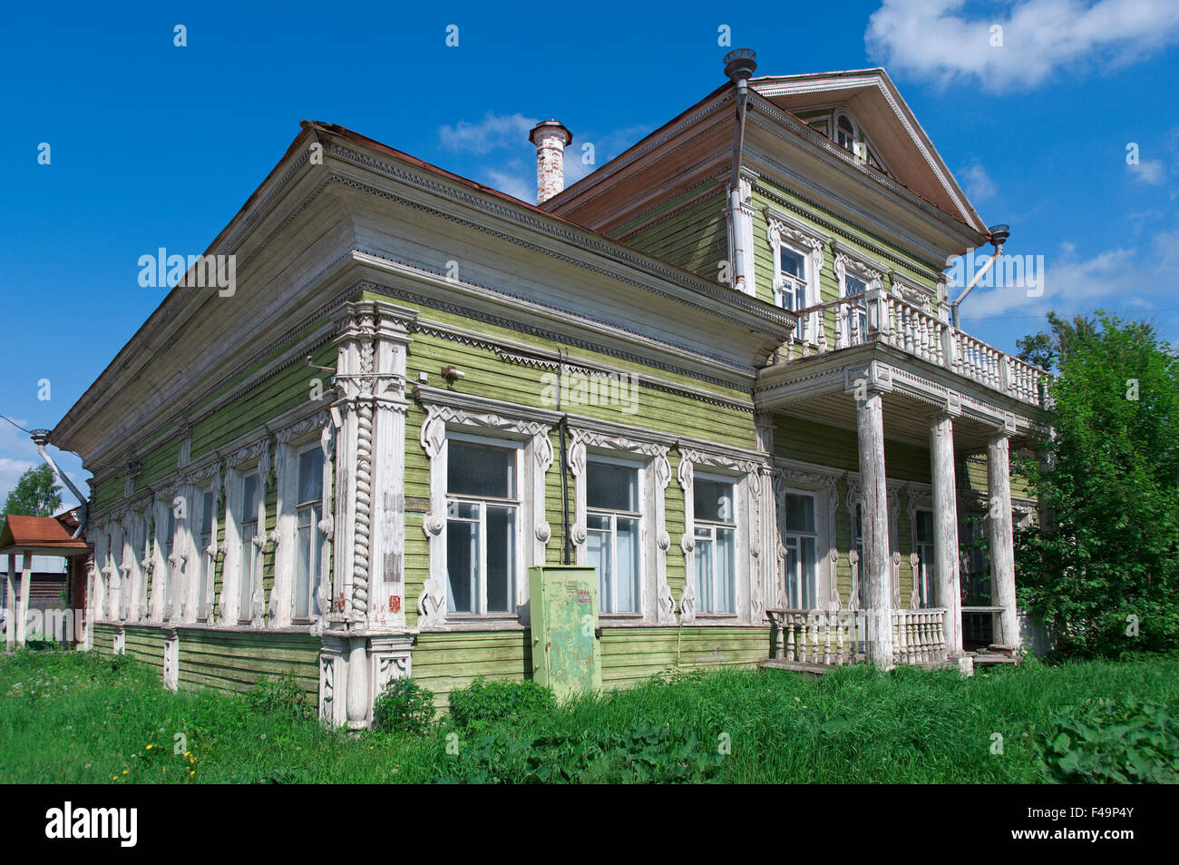 Russian carved frames of wooden houses Stock Photo - Alamy