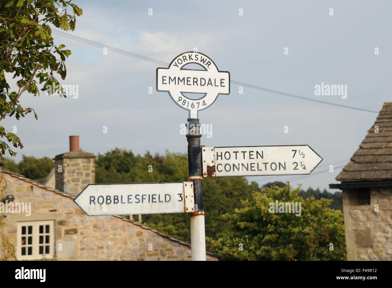 Emmerdale village hi-res stock photography and images - Alamy