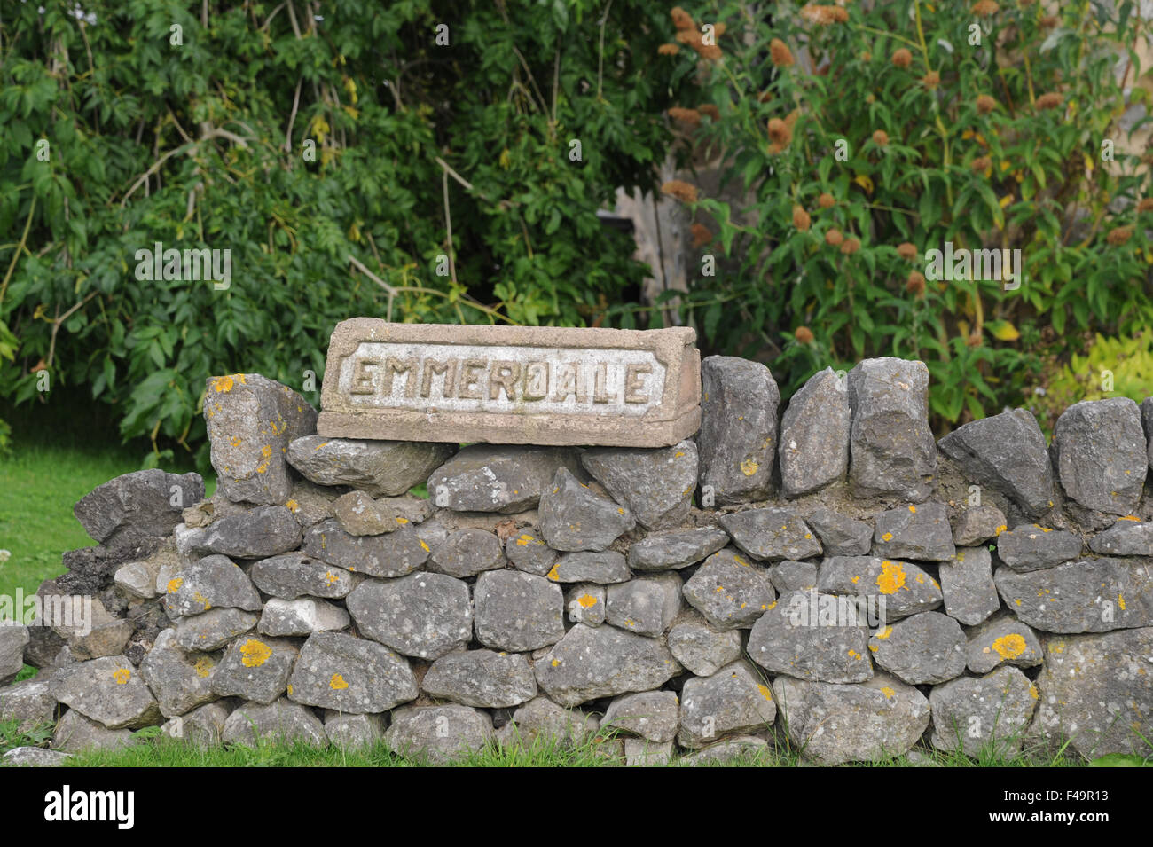 Emmerdale set hi-res stock photography and images - Alamy