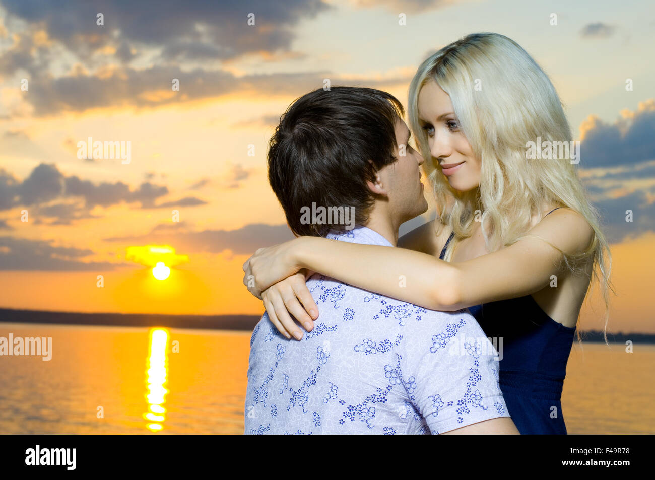 Courting couple hi-res stock photography and images - Alamy
