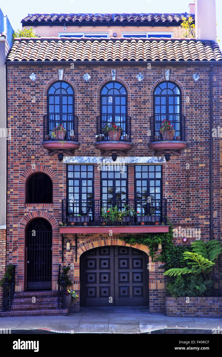 Manhattan beautiful street house hi-res stock photography and images ...