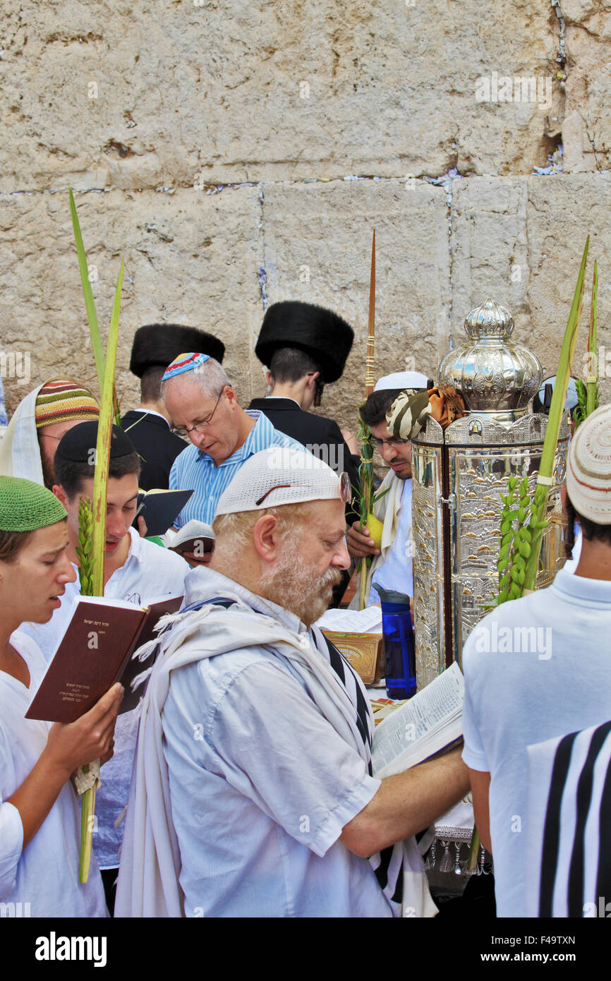 Tallit prayer shawl hi-res stock photography and images - Alamy
