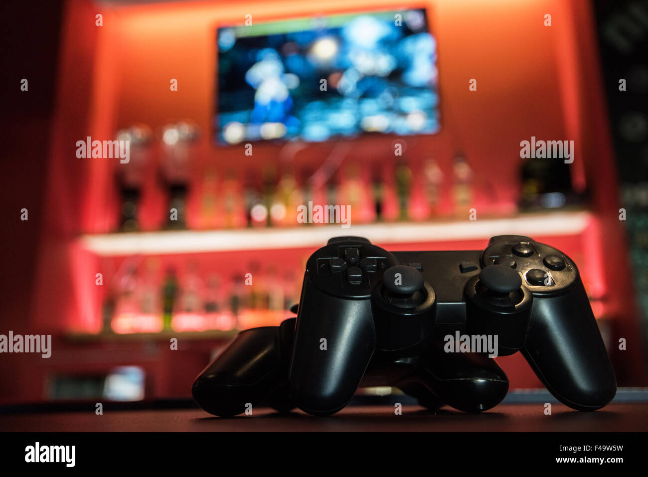 Video games bar hi-res stock photography and images - Alamy