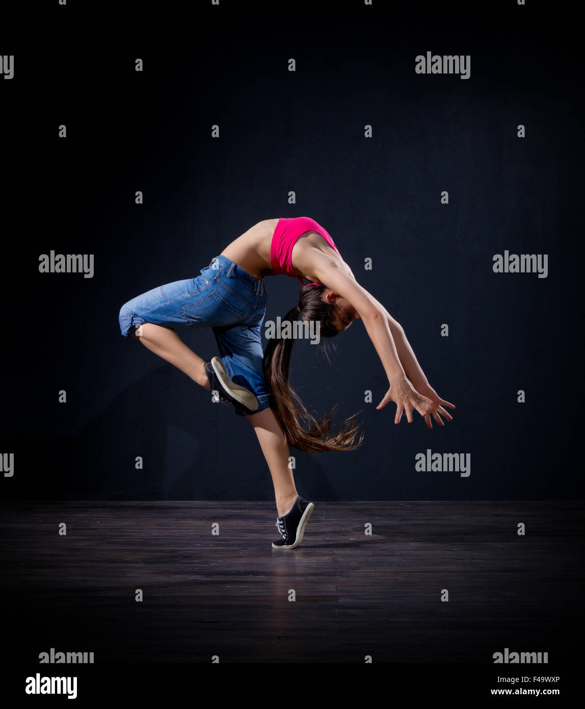 Young girl modern dancer (normal version Stock Photo - Alamy