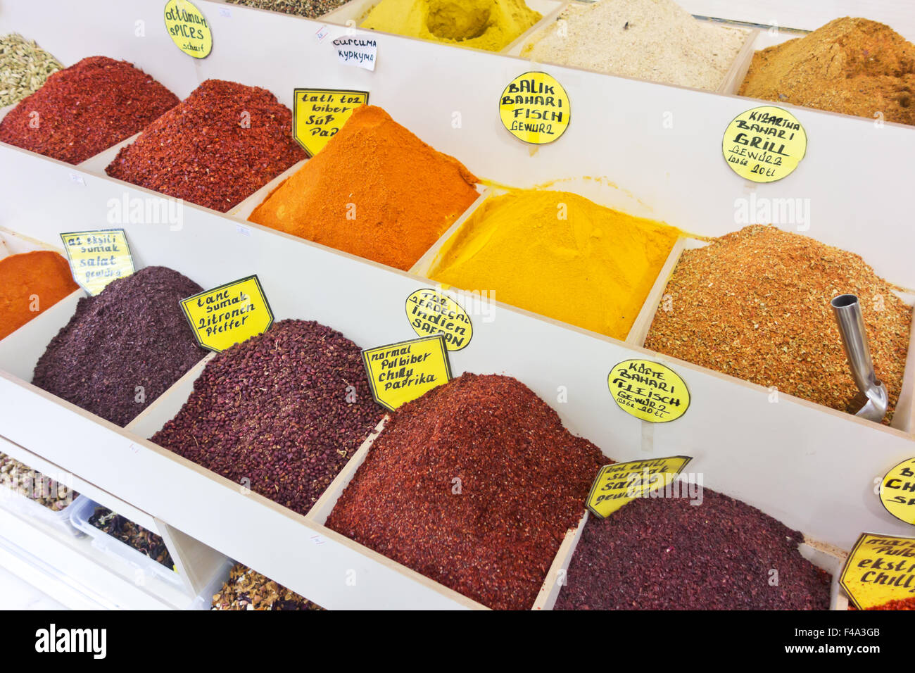 Morocco spice pyramid hi-res stock photography and images - Alamy