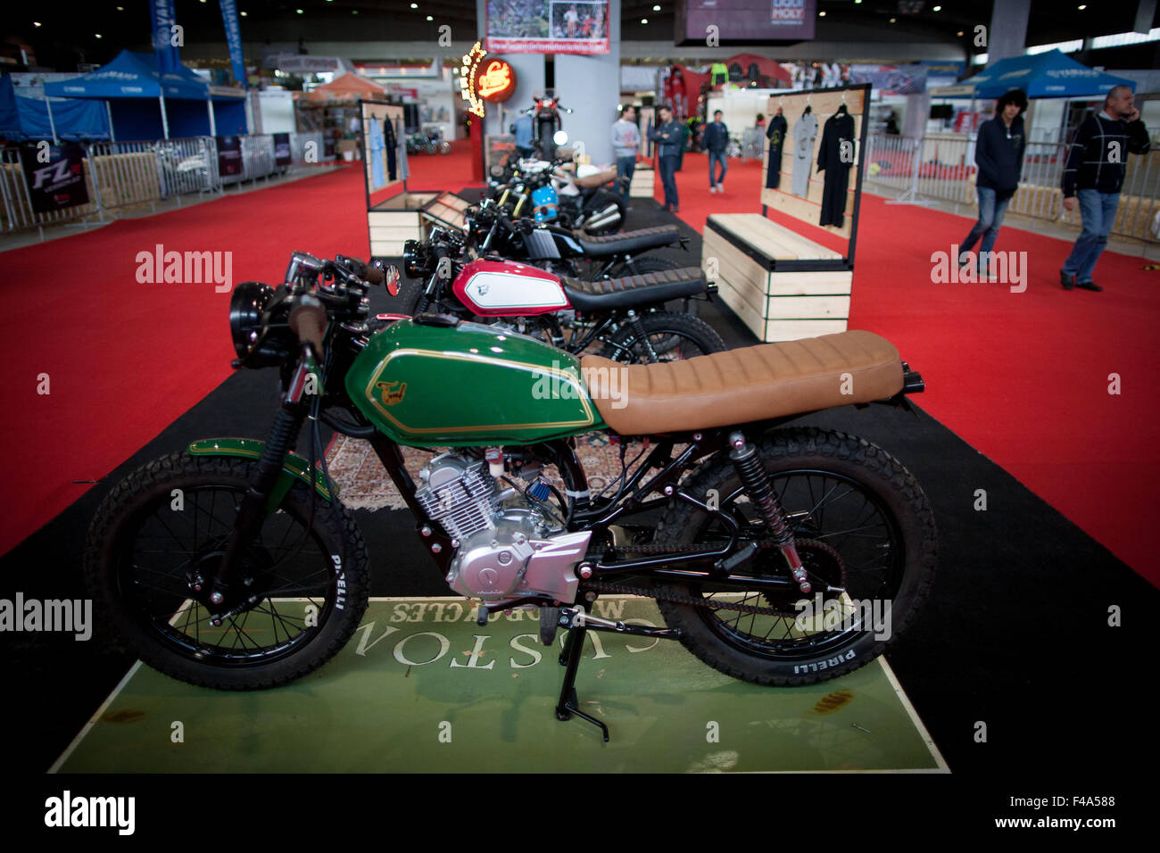 Mexico City, Mexico. 15th Oct, 2015. Motorcycles "Cafe Racer" are ...