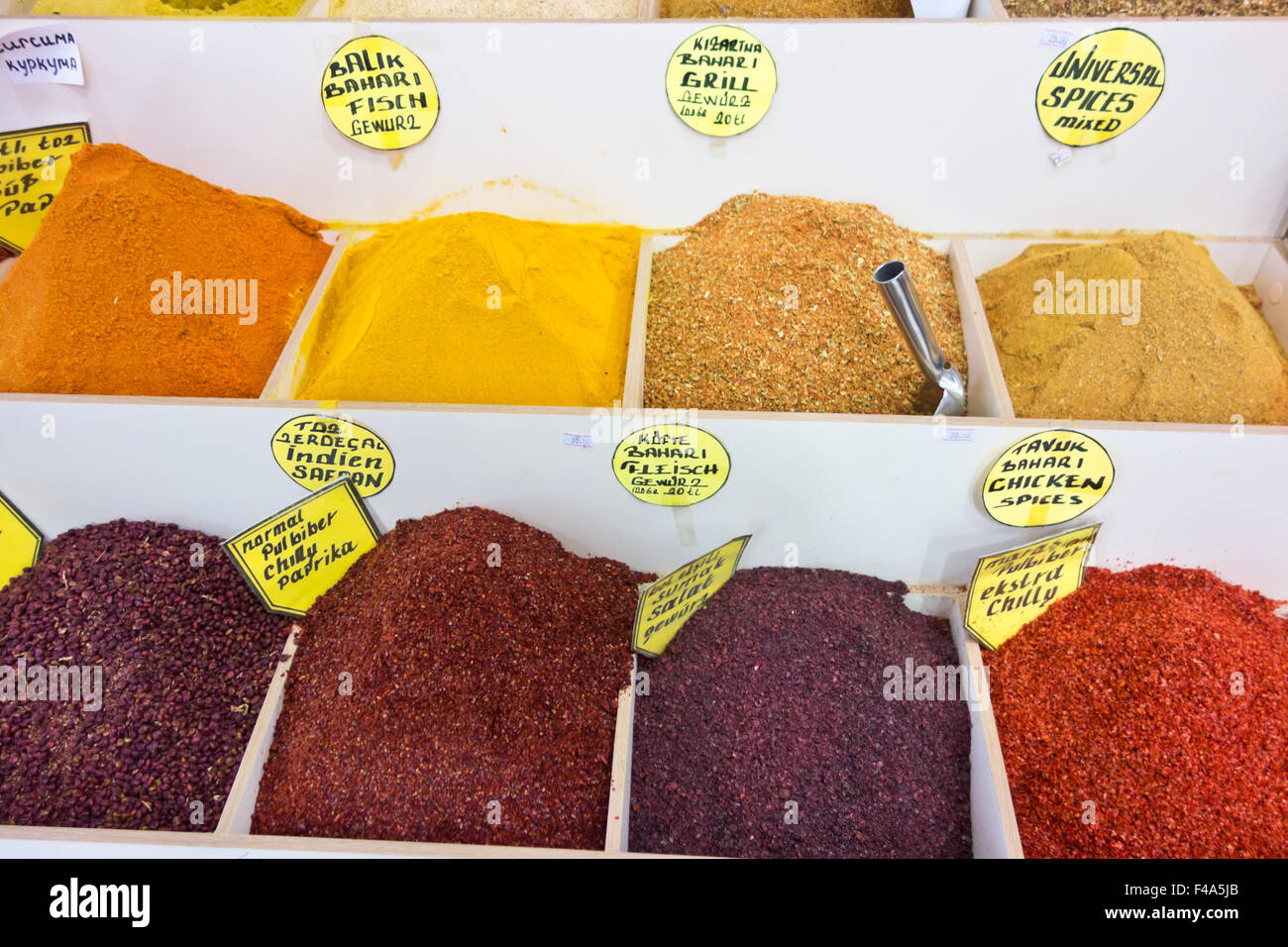 Morocco spice pyramid hi-res stock photography and images - Alamy