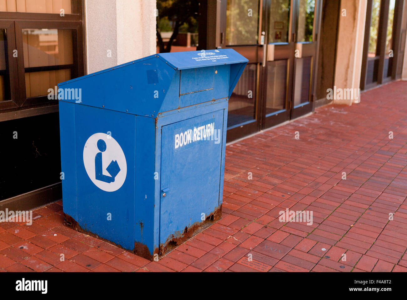 Book return box at library exterior - USA Stock Photo - Alamy