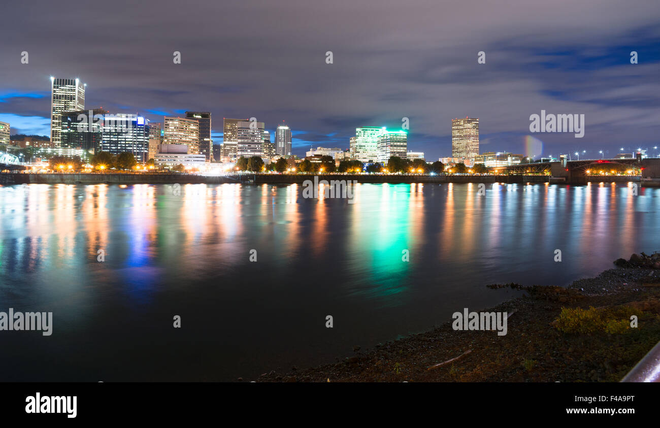 A dramatic night sky bubbles up over Portland Oregon Stock Photo - Alamy