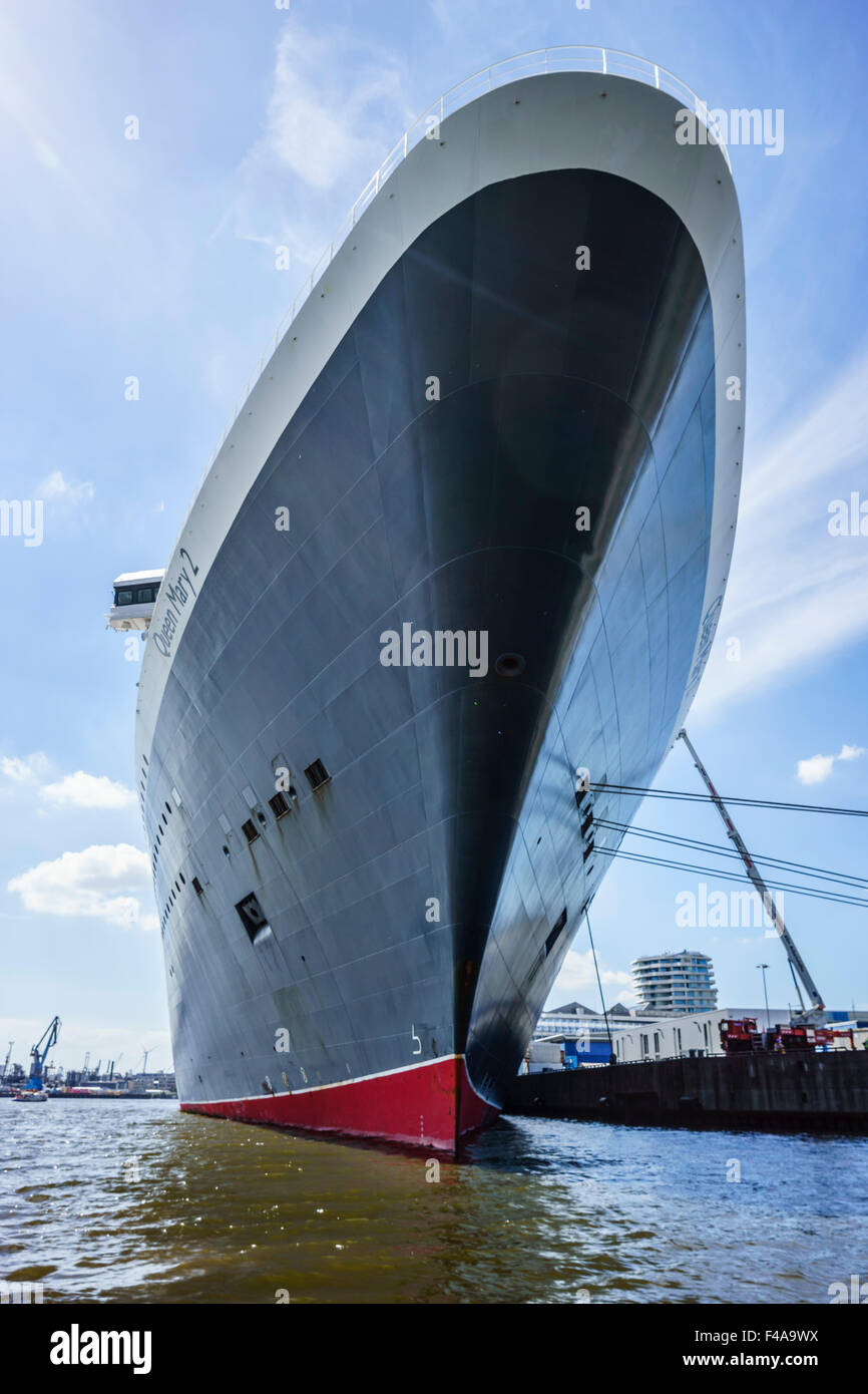 Queen Mary 2 Captain