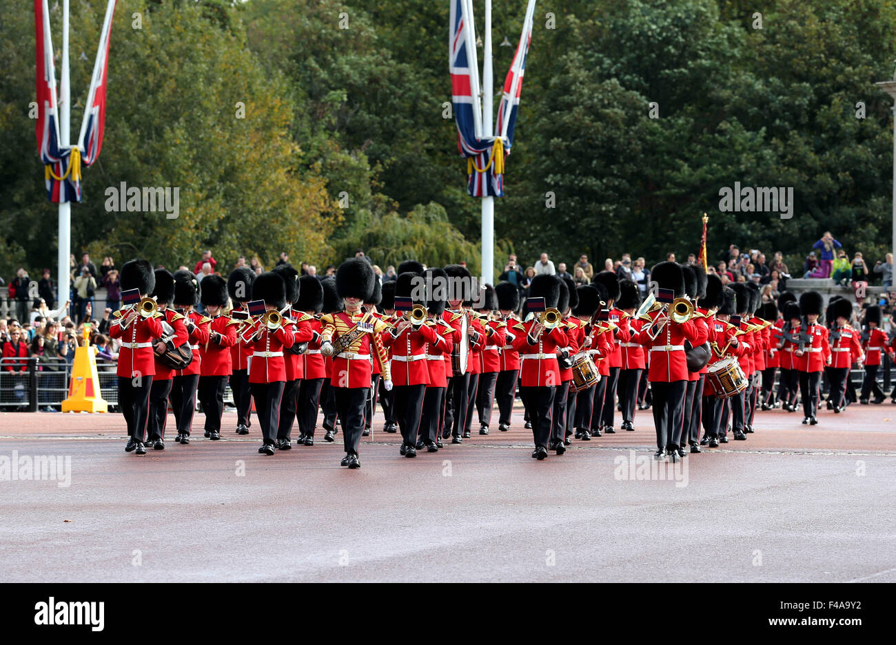 London, UK. 16th Oct, 2014. File photo shows British Royal Guards ...