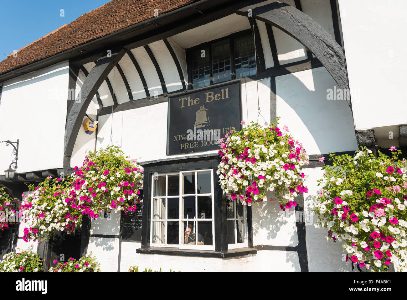 14th century The Bell Inn, Waltham St.Lawrence, Berkshire, England ...