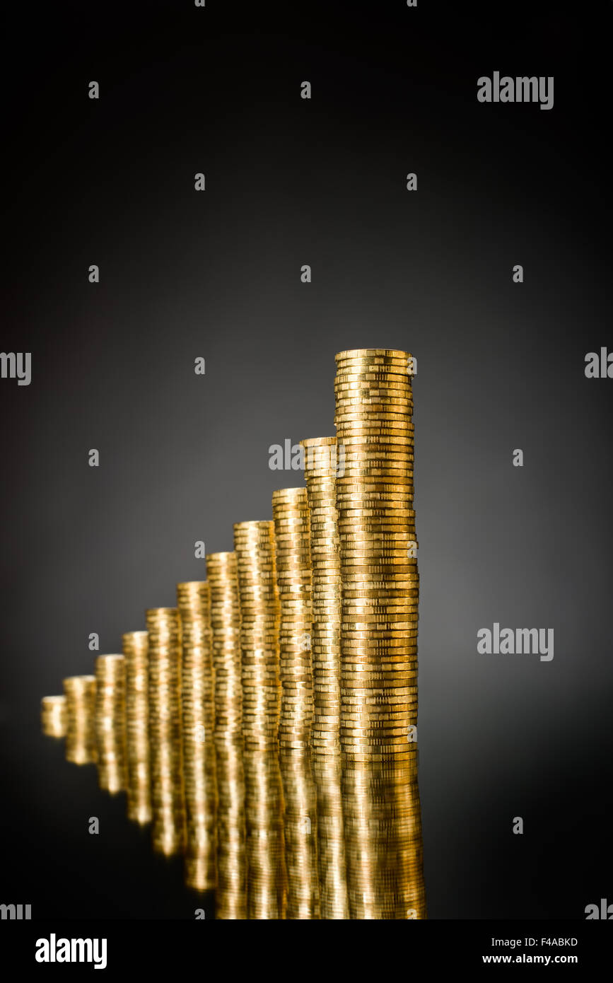 Gold dancers hi-res stock photography and images - Alamy