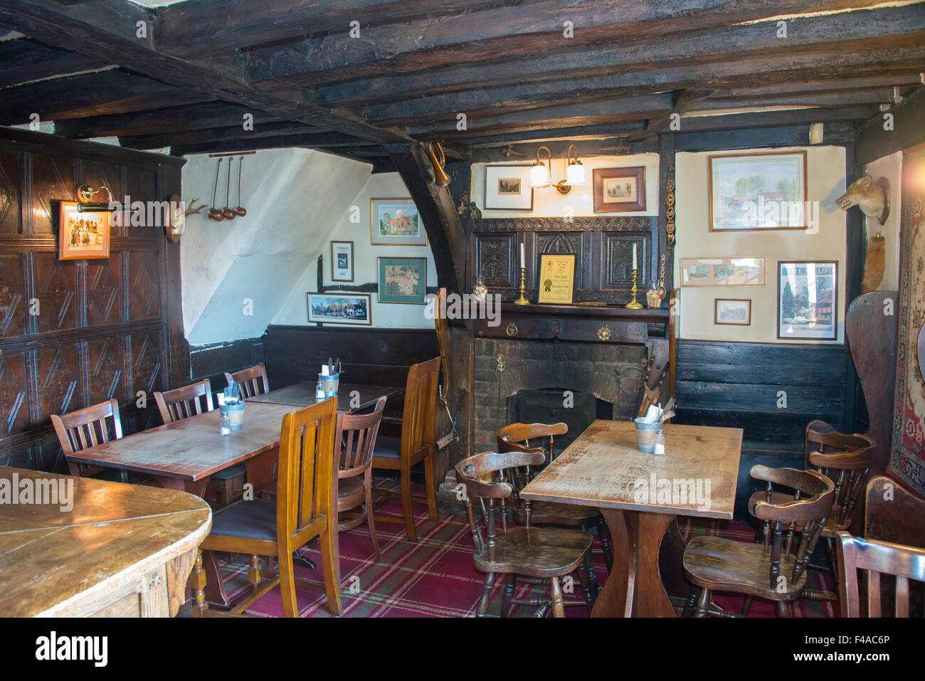 Interior bar in 14th century The Bell Inn, Waltham St.Lawrence ...