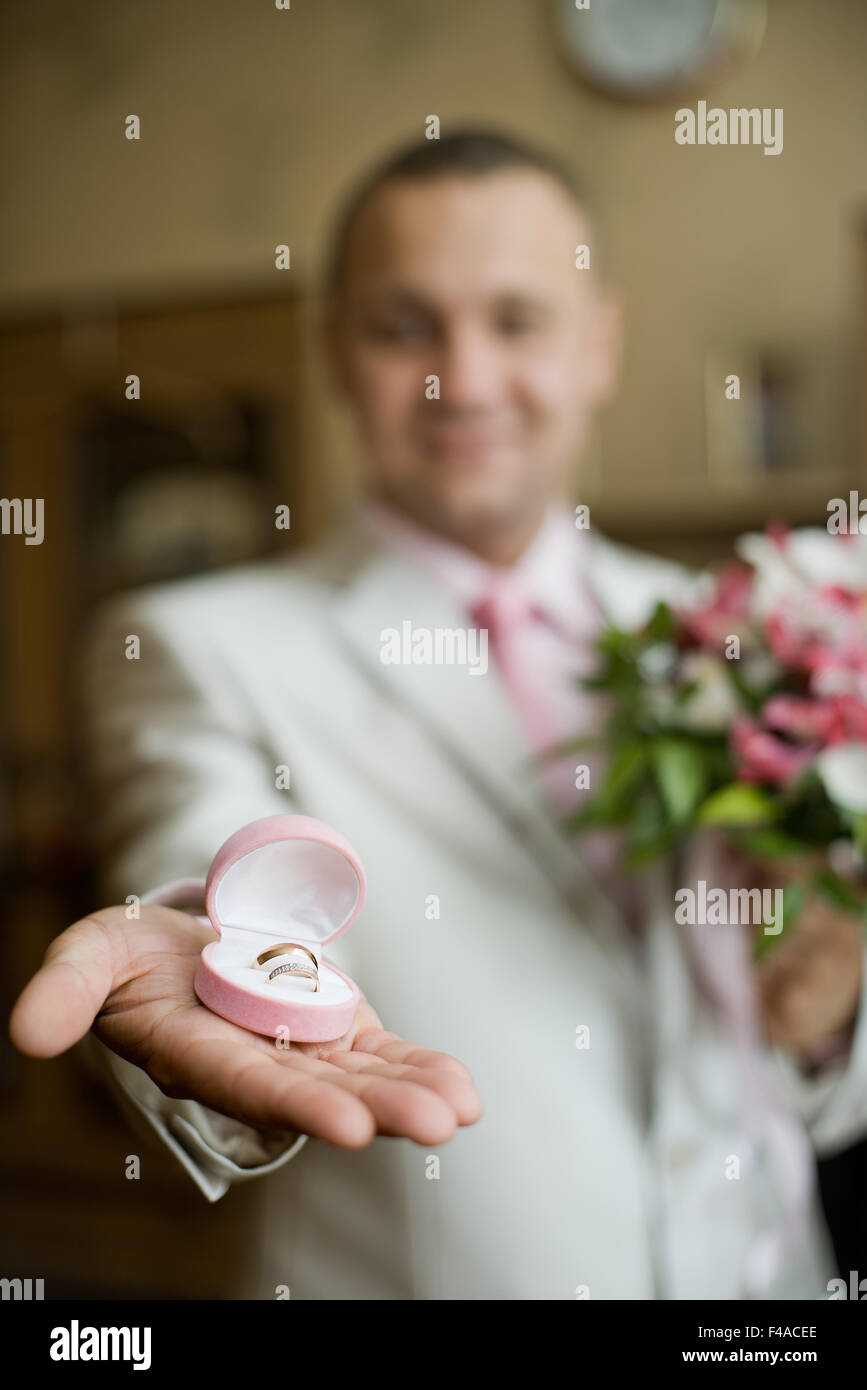 Vertical rings hi-res stock photography and images - Alamy