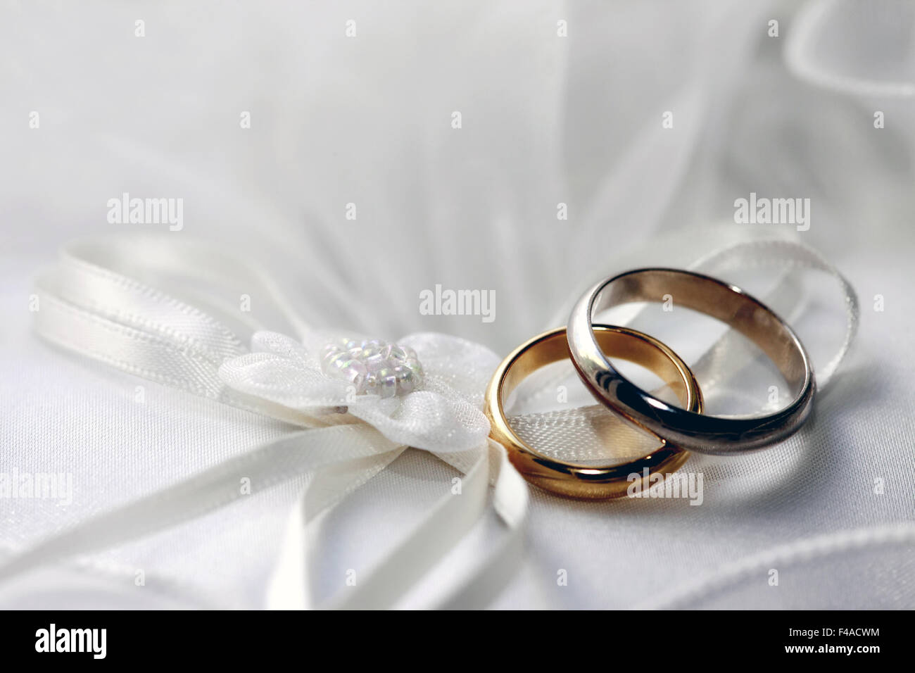 Golden wedding rings forever hi-res stock photography and images - Alamy