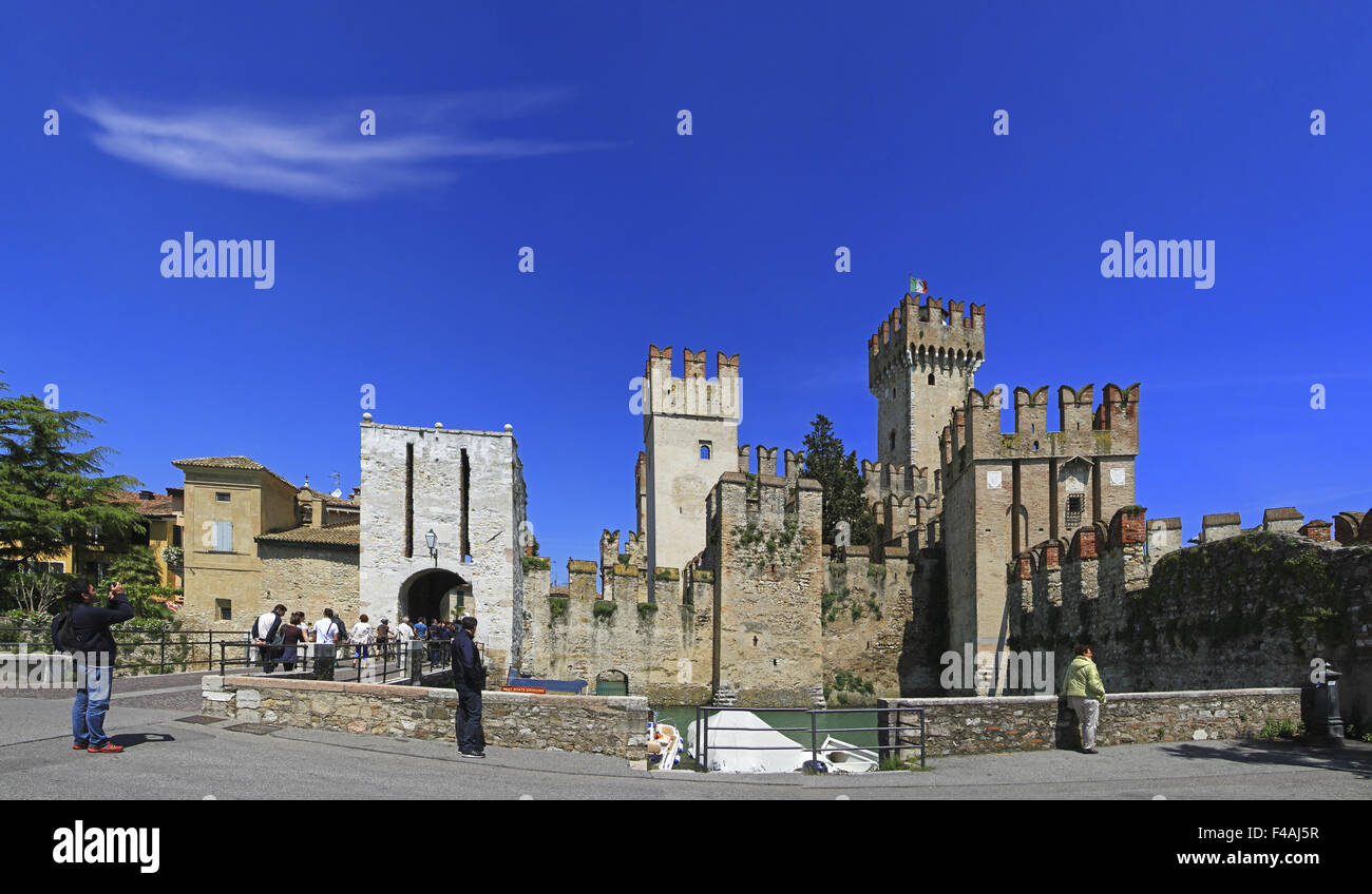 Scaliger Castle in Sirmione Scaligero Stock Photo - Alamy
