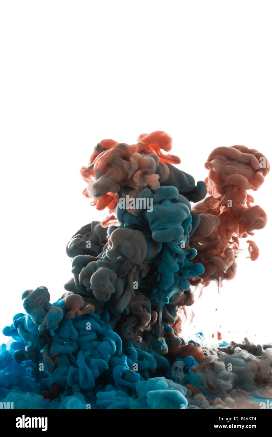 Paint in water hi-res stock photography and images - Alamy