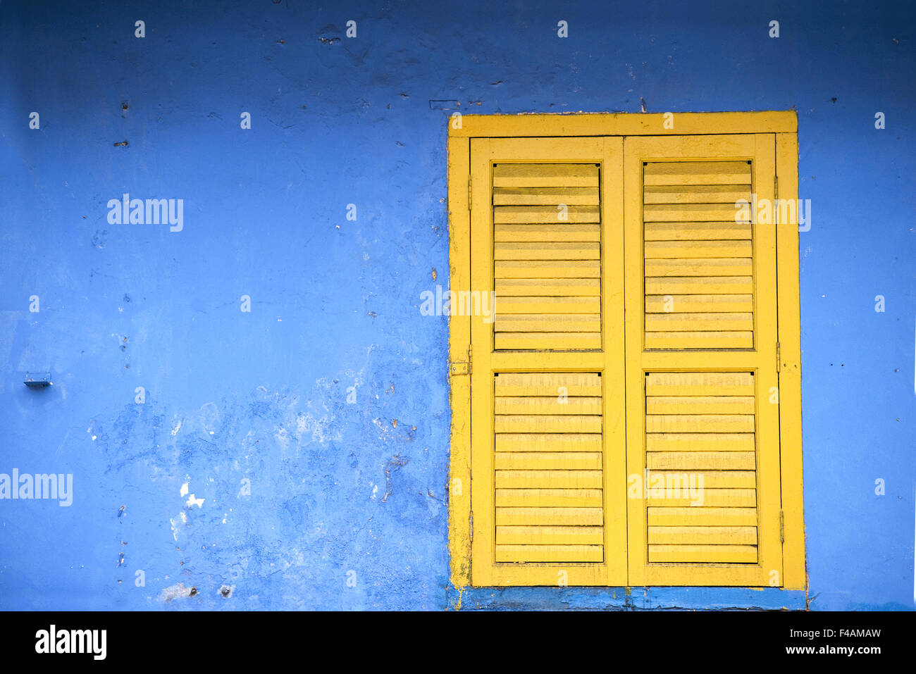 Architecture architectural yellow shutters hi-res stock photography and ...