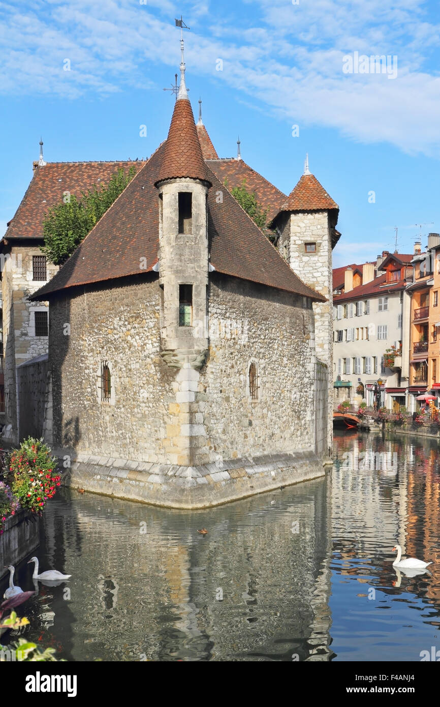Medieval prison hi-res stock photography and images - Alamy