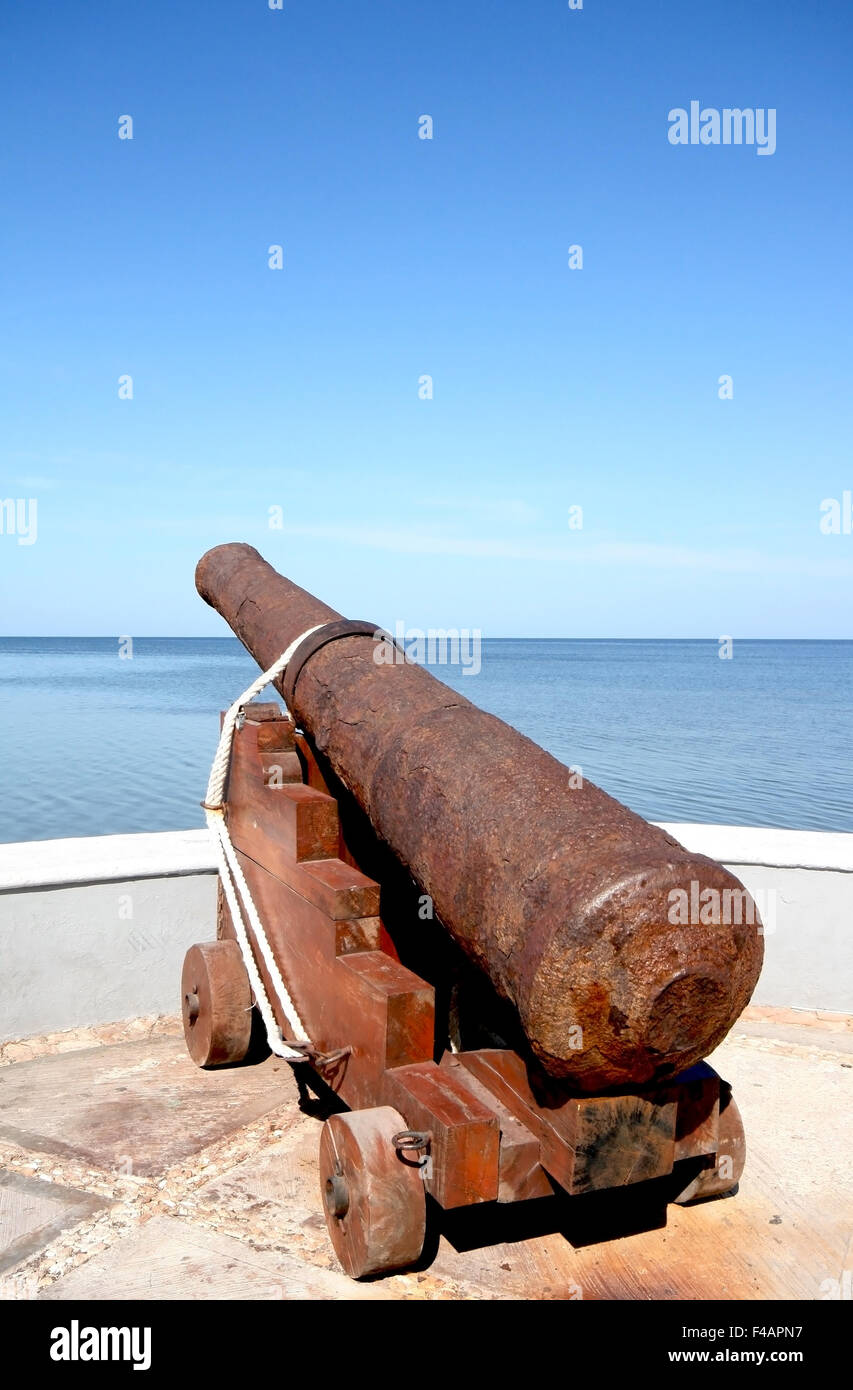 Spanish war canon hi-res stock photography and images - Alamy