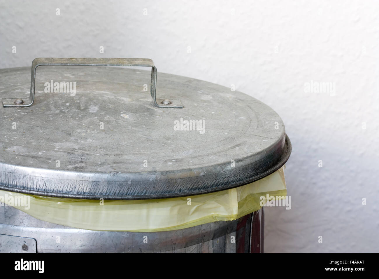 Kitchen dustbin hi-res stock photography and images - Alamy